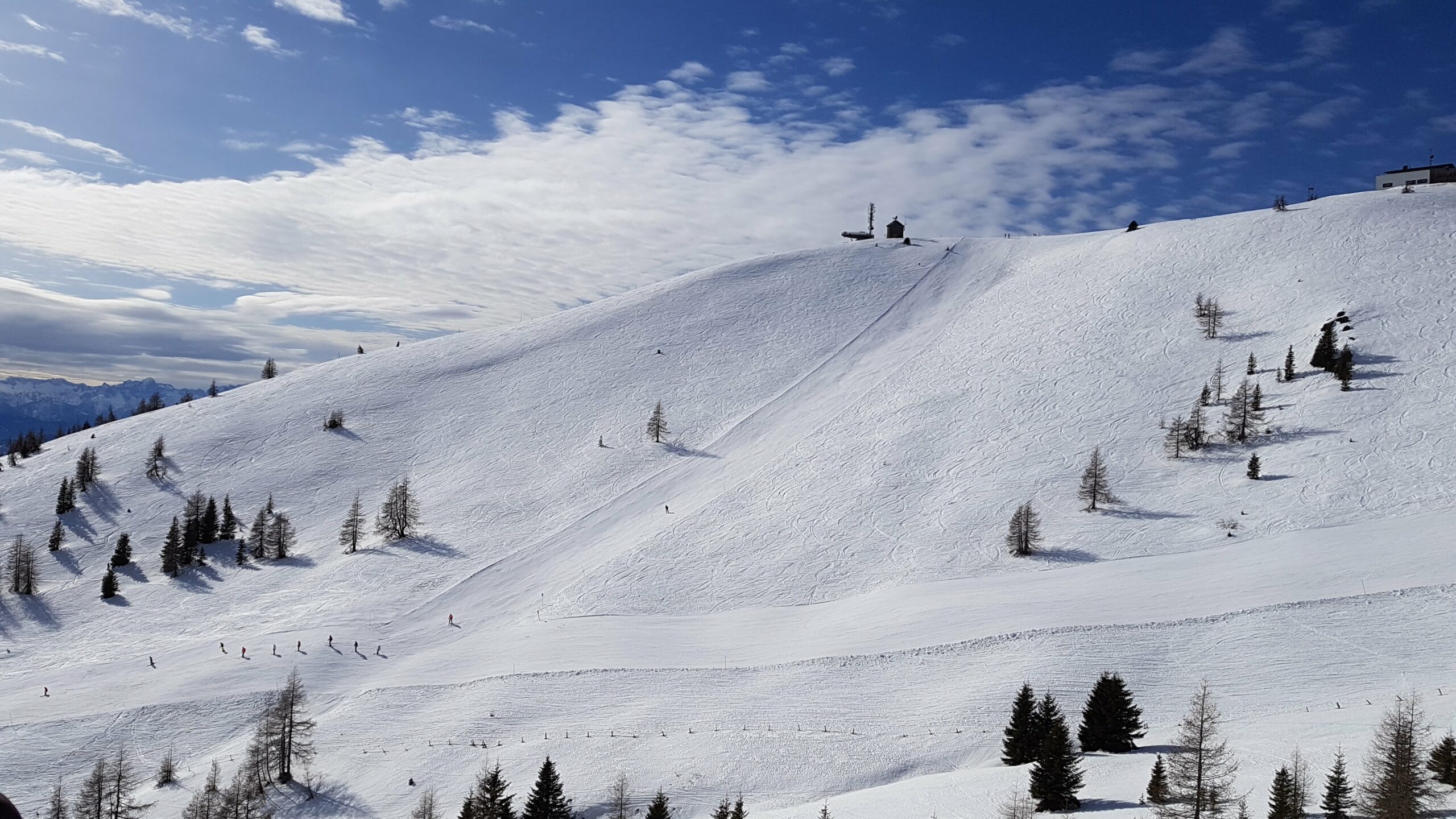 Gerlitzen – skijanje u blizini Zagreba s pogledom na Alpe i jezero